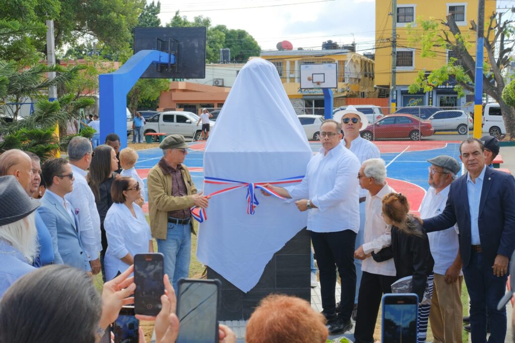 Alcalde Jiménez develiza busto y un gigantesco mural en honor al ...