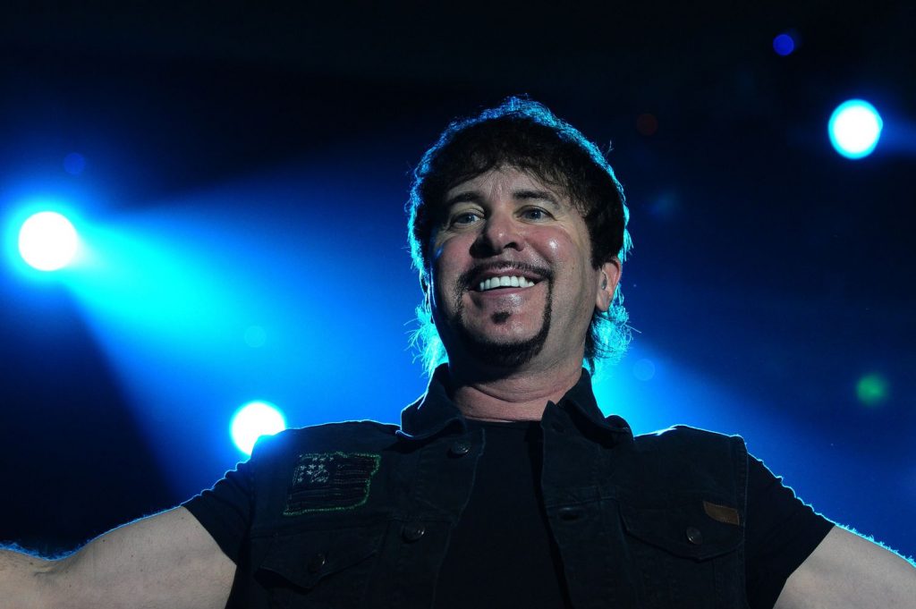 Muere el vocalista de la banda de rock FireHouse, CJ Snare, a los 64 ...