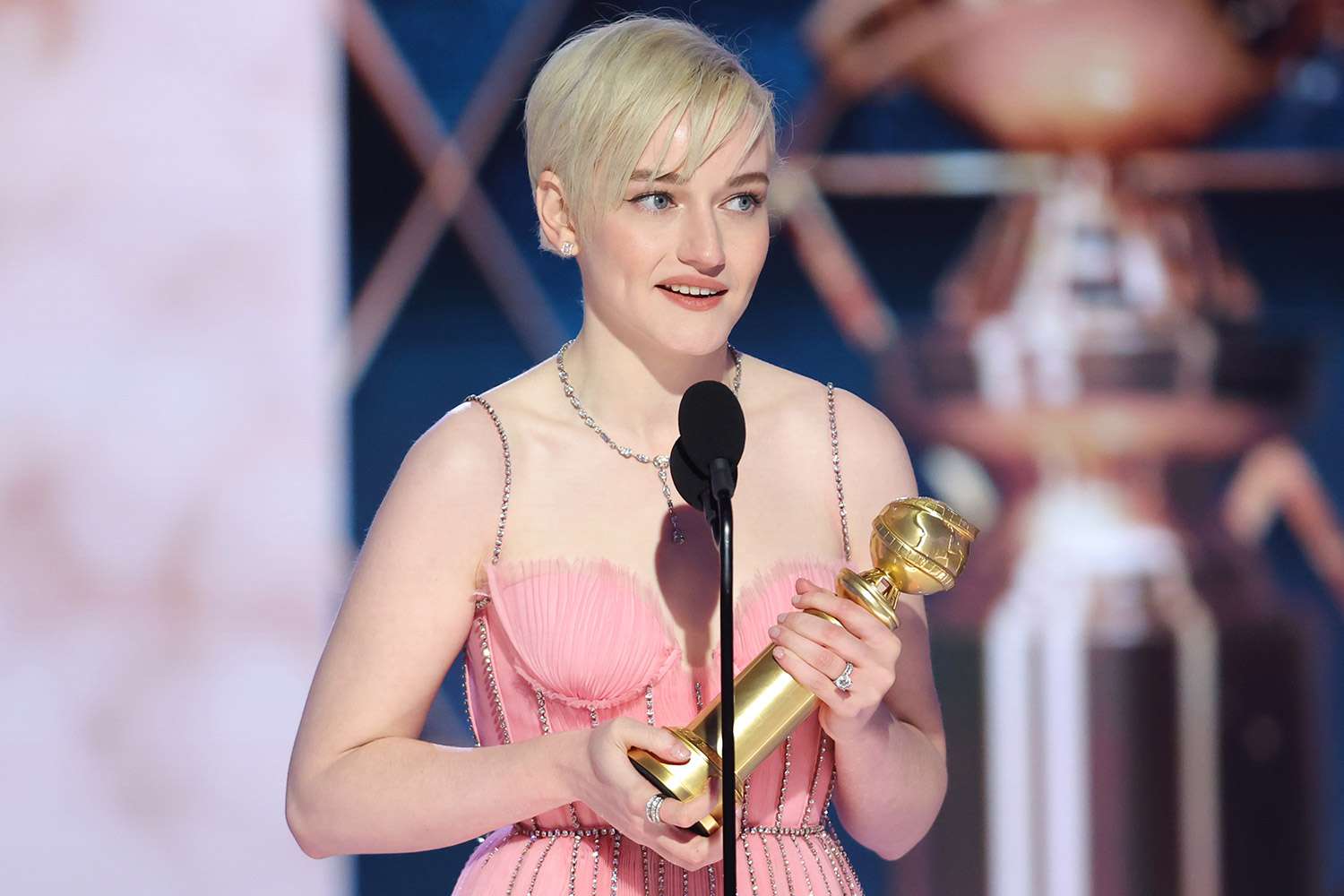 Julia Garner actuará junto a Pedro Pascal en el próximo filme de 'Los ...