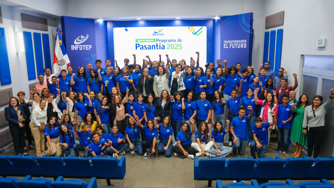 Jóvenes viven su primera experiencia laboral en Infotep con pasantía ...