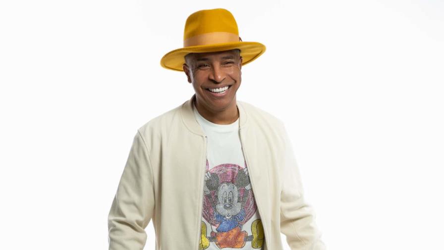 Tony Bravo estrena videoclip "Mares de agua de coco" bajo la dirección ...